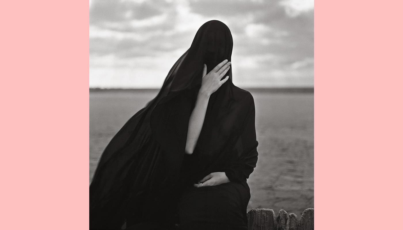 Vestem mortalhas e vivem como se fossem morrer • Daissen